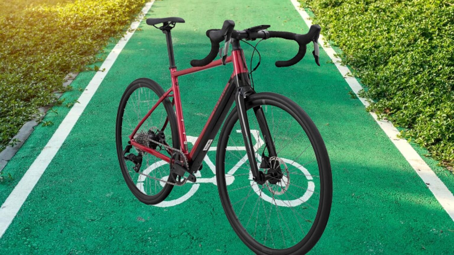 Decathlon lance un vélo de route électrique ultra-léger et joue déjà la ...