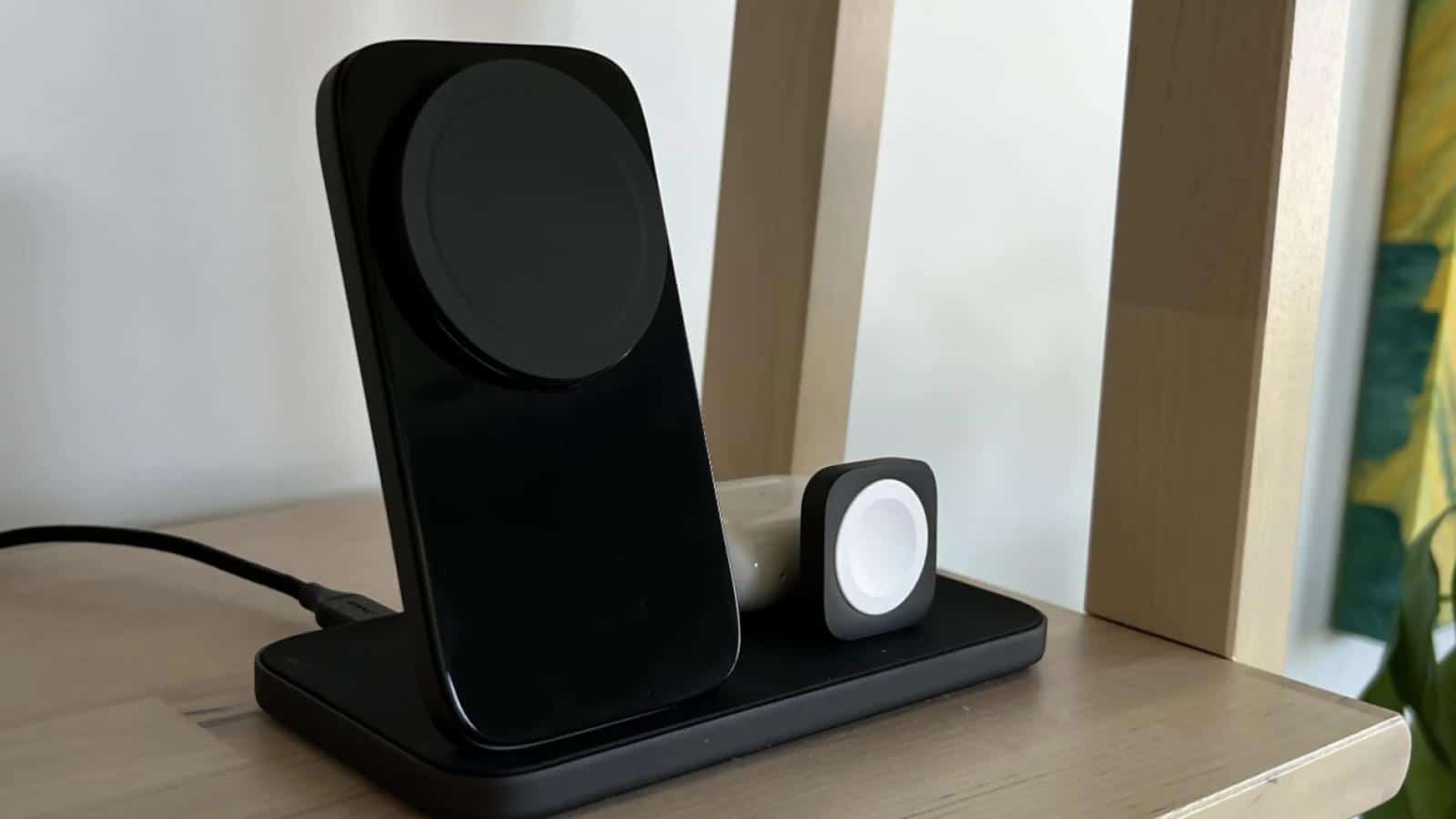 Pour votre Apple Watch voici le Stand One Max avec Qi2