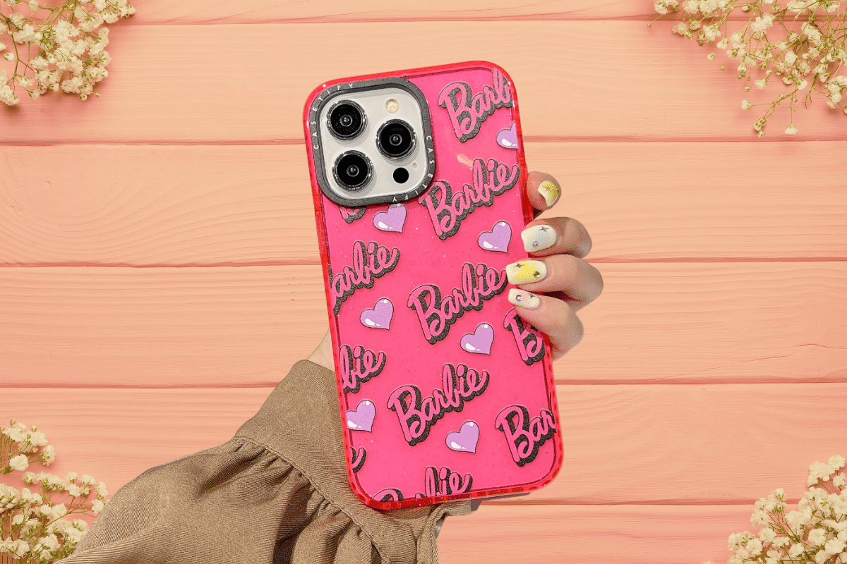 Craquez pour les accessoires Tech Barbie x Casetify